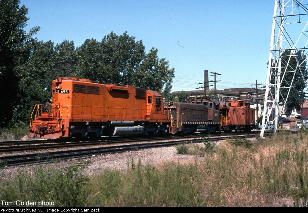 EJE 655 and 300 with Caboose 532